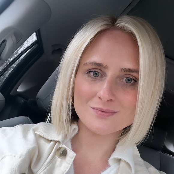 Liz's Closet (@lizzyfox) | Poshmark